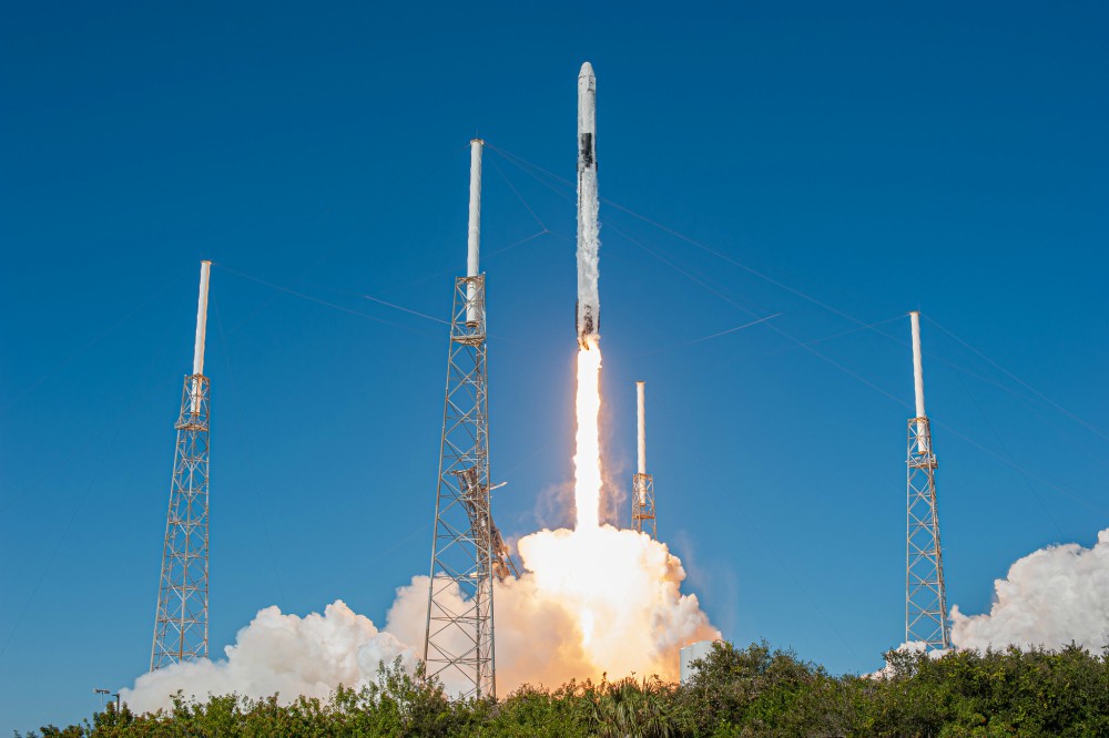 Σαν σήμερα 5 Μαρτίου: Η NASA ανακαλύπτει νερό στους πολικούς κρατήρες ...